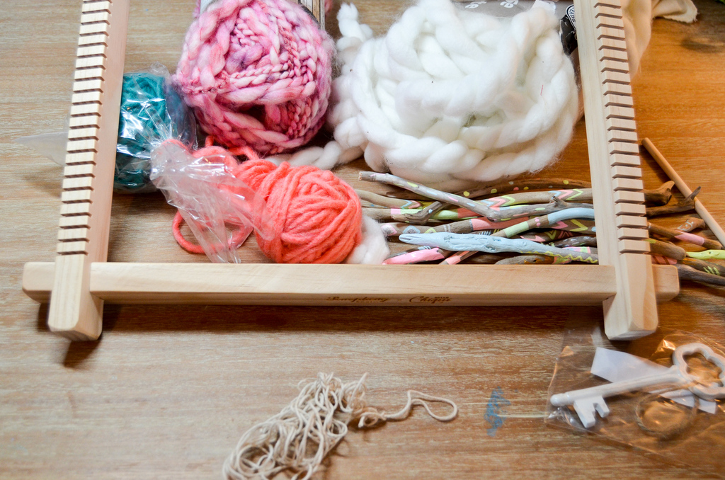 Bright and Fluffy Yarn Weaving